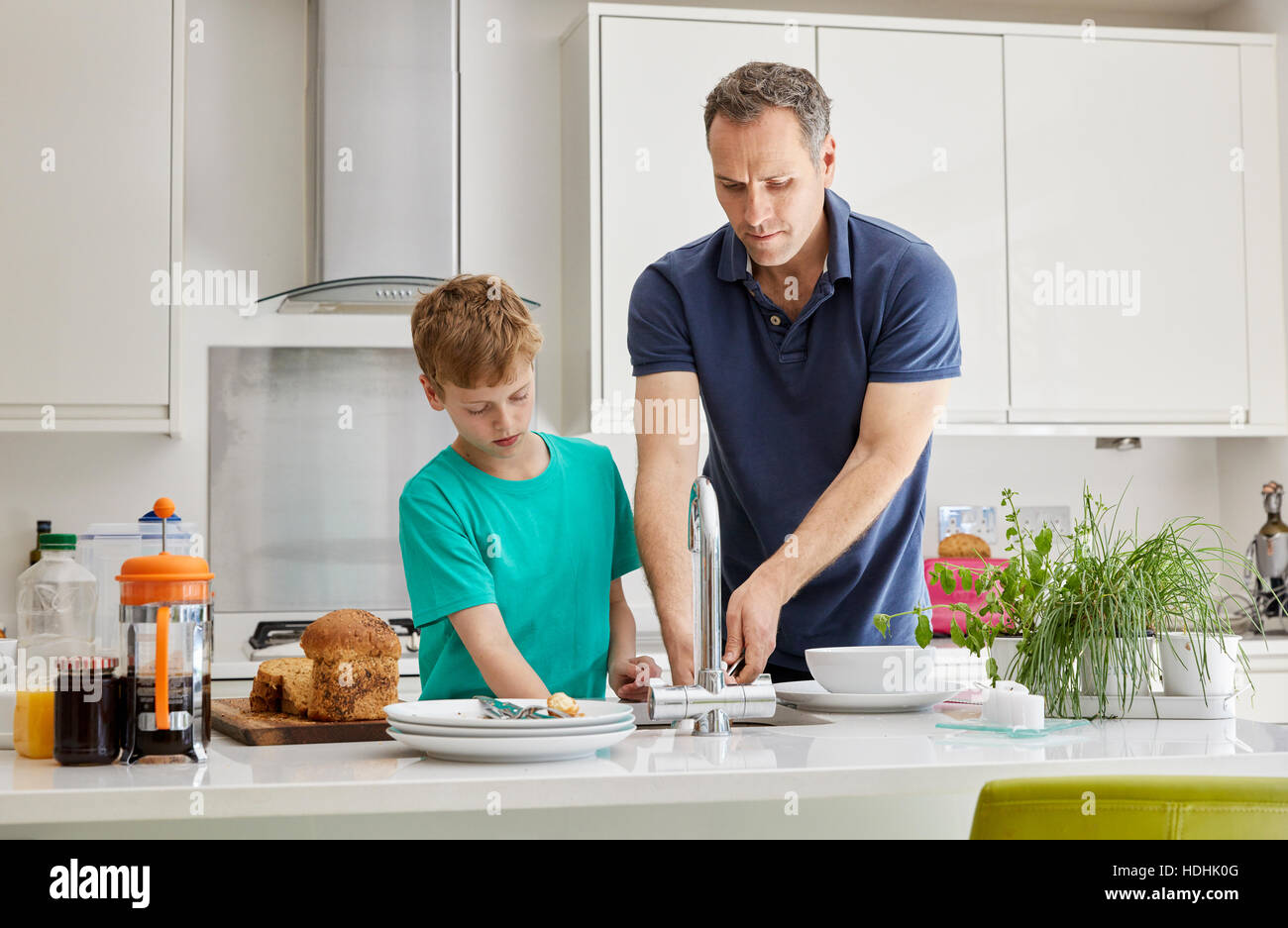 Man doing the washing up hi-res stock photography and images - Alamy