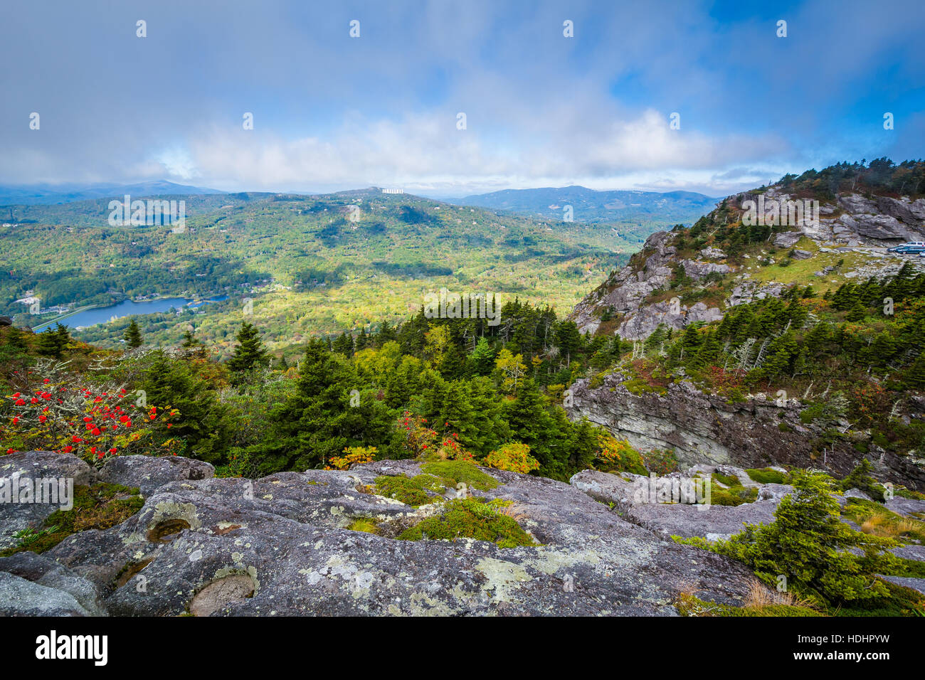 Blue ridge mountain lake hi-res stock photography and images - Alamy