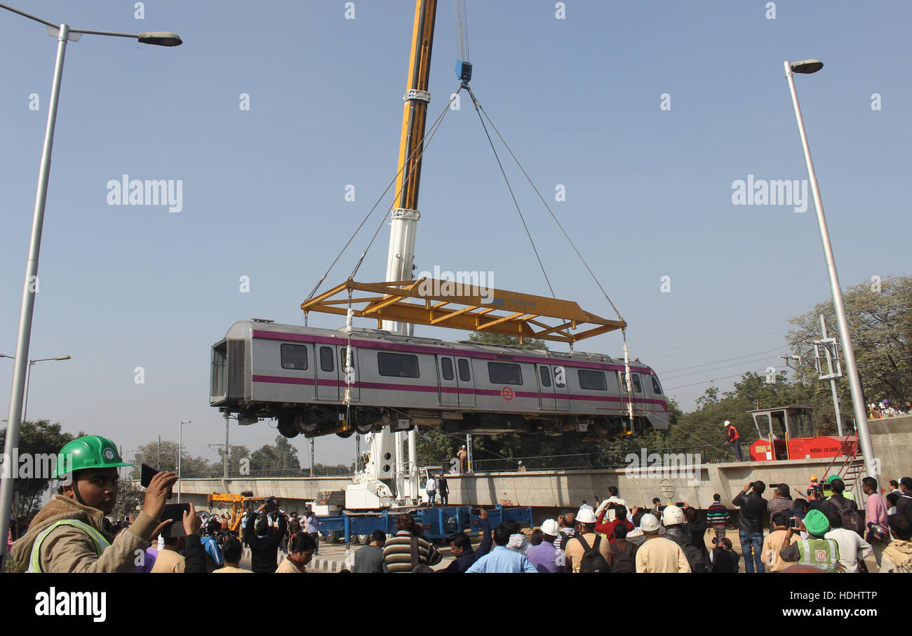 New Delhi, India. 12th Dec, 2016. Unloading of new metro train on track ...