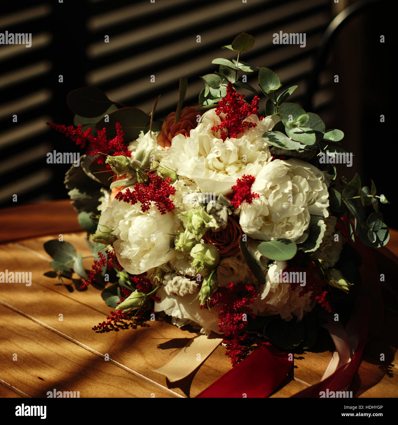 Wedding bridal rustic bouquet hi-res stock photography and images - Alamy