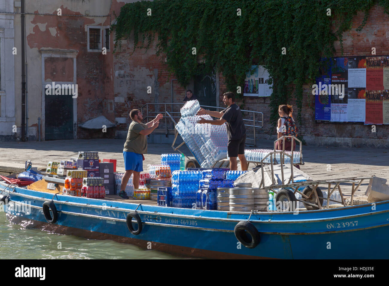 Cargo unloading hi-res stock photography and images - Alamy