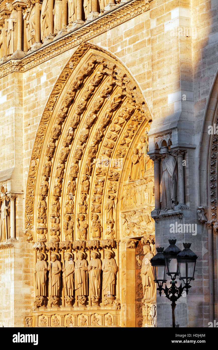 Notre dame de paris bas relief hi-res stock photography and images - Alamy