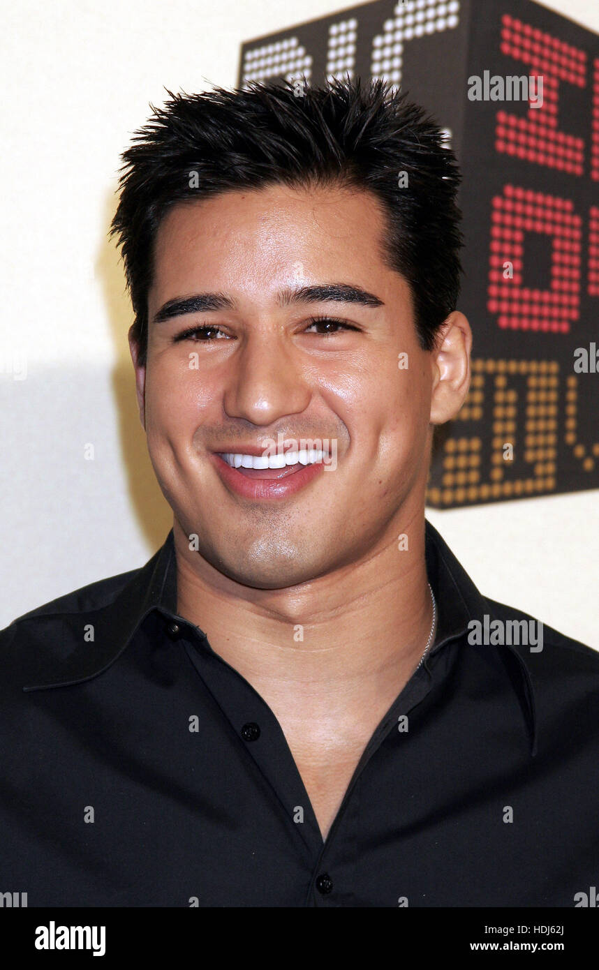 Actor mario lopez hi-res stock photography and images - Alamy