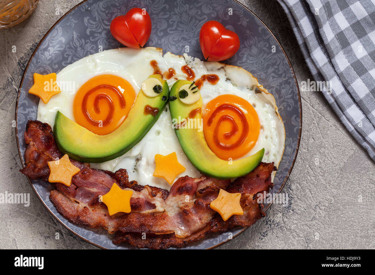 Fun food. Snails breakfast for Valentine day Stock Photo - Alamy