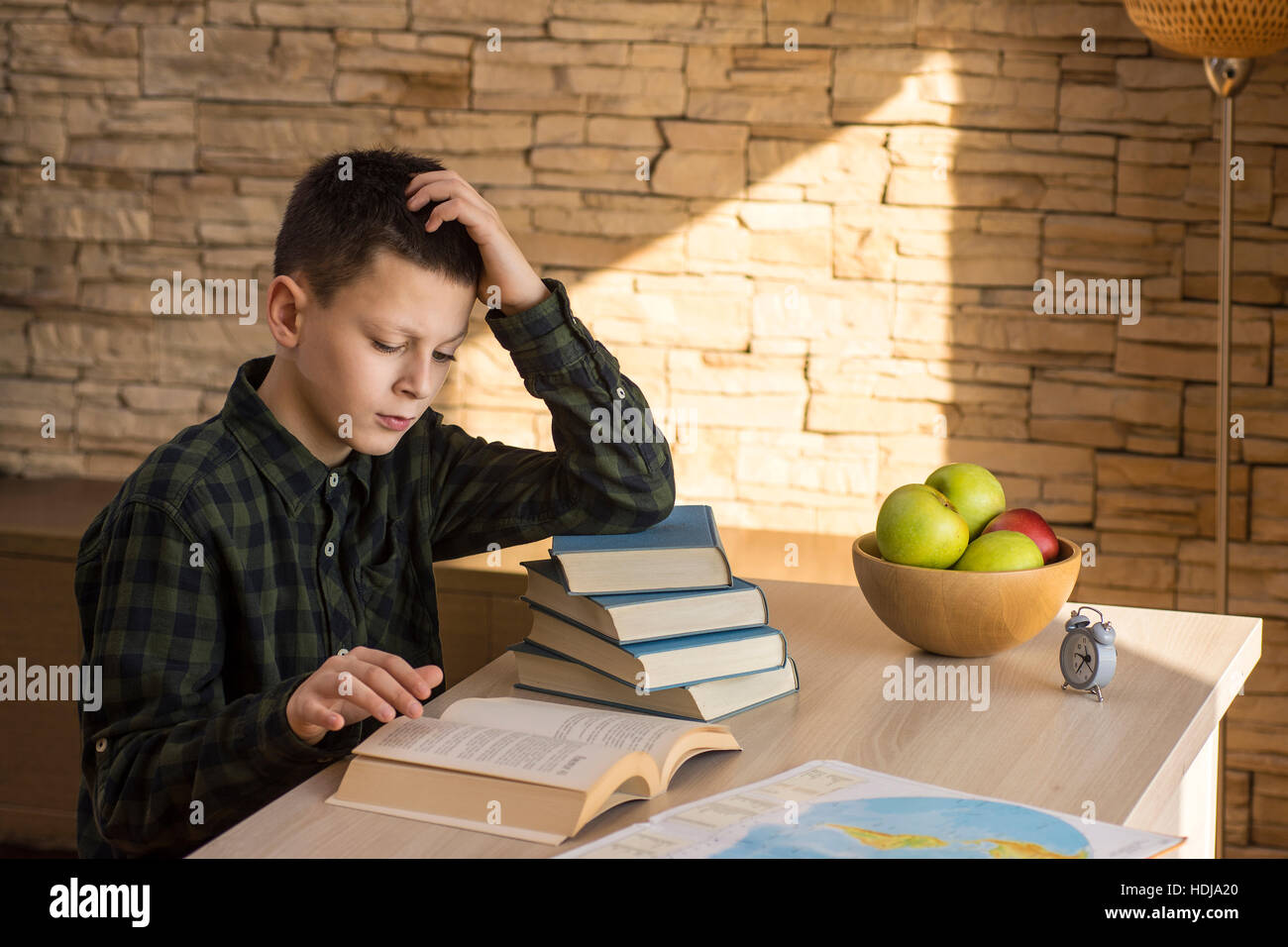 Kids reading book desk hi-res stock photography and images - Alamy