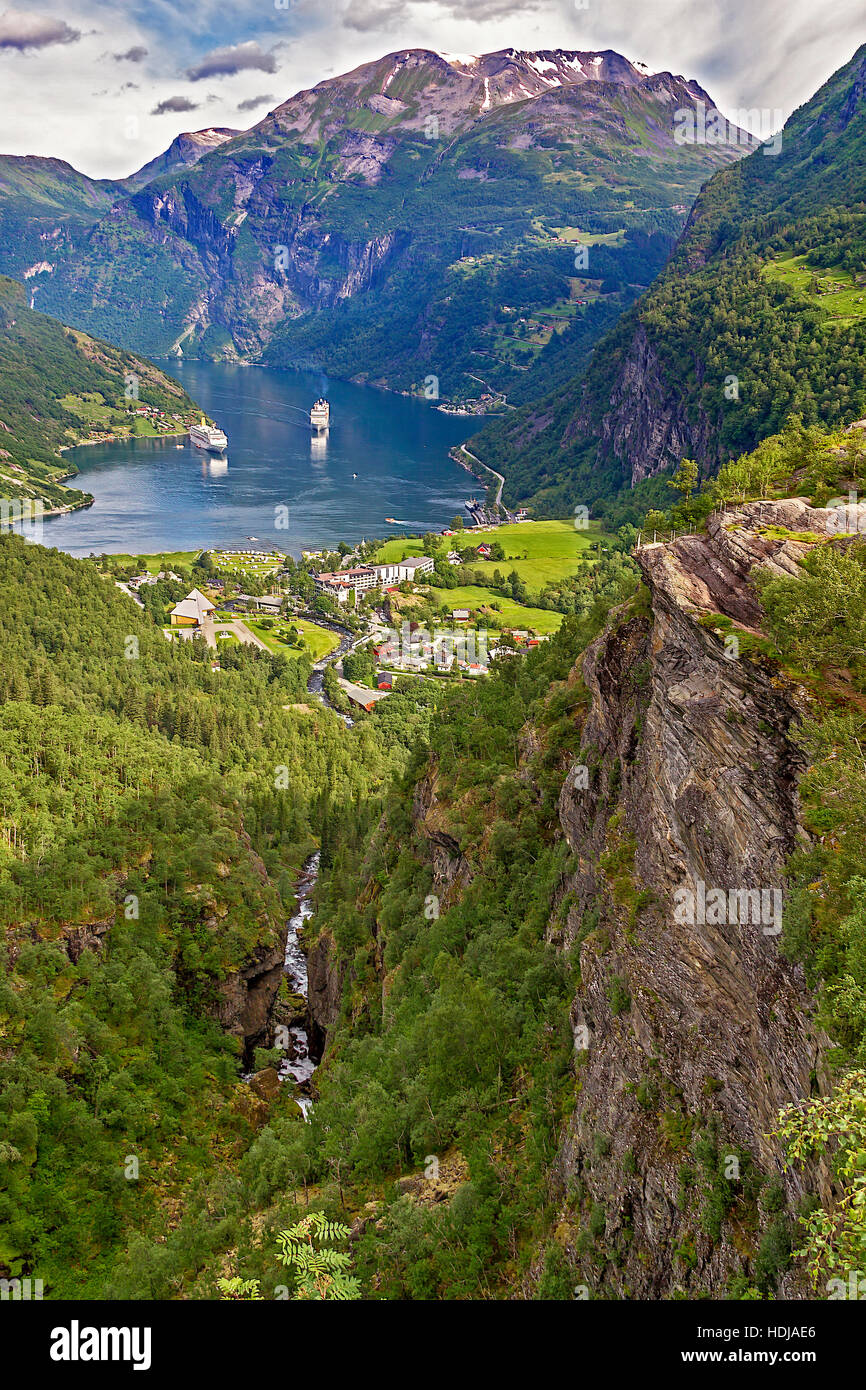 Geiranger vertical hi-res stock photography and images - Alamy