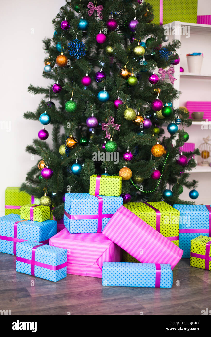 Gift boxes under tree hi-res stock photography and images - Alamy