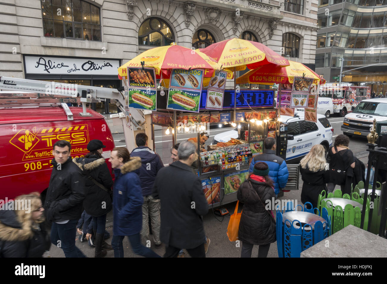 Hot Dog vendor on 40th Street by Bryant Park, NYC Stock Photo - Alamy