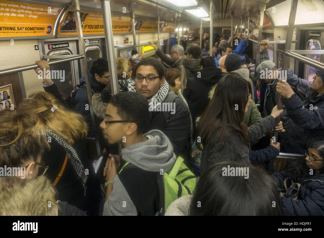 Crowded subway car train brooklyn hi-res stock photography and images ...