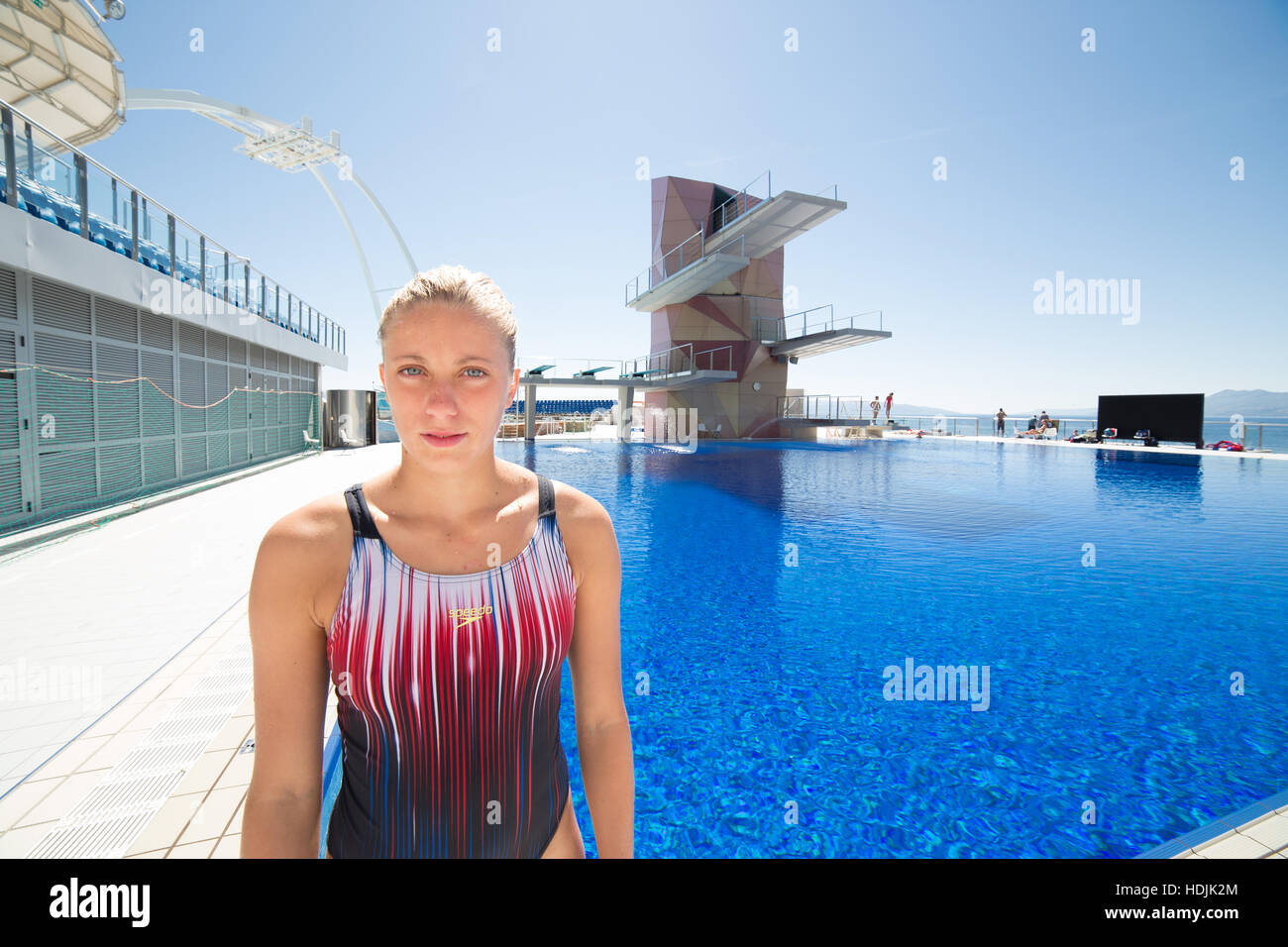 Woman diver pool hi-res stock photography and images - Alamy