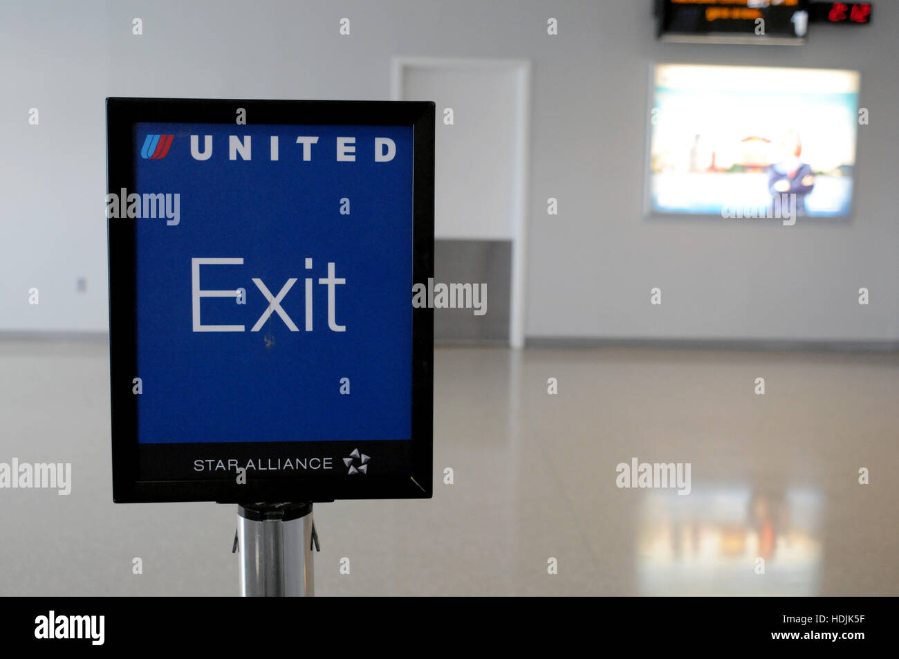 Exit sign airport hi-res stock photography and images - Alamy