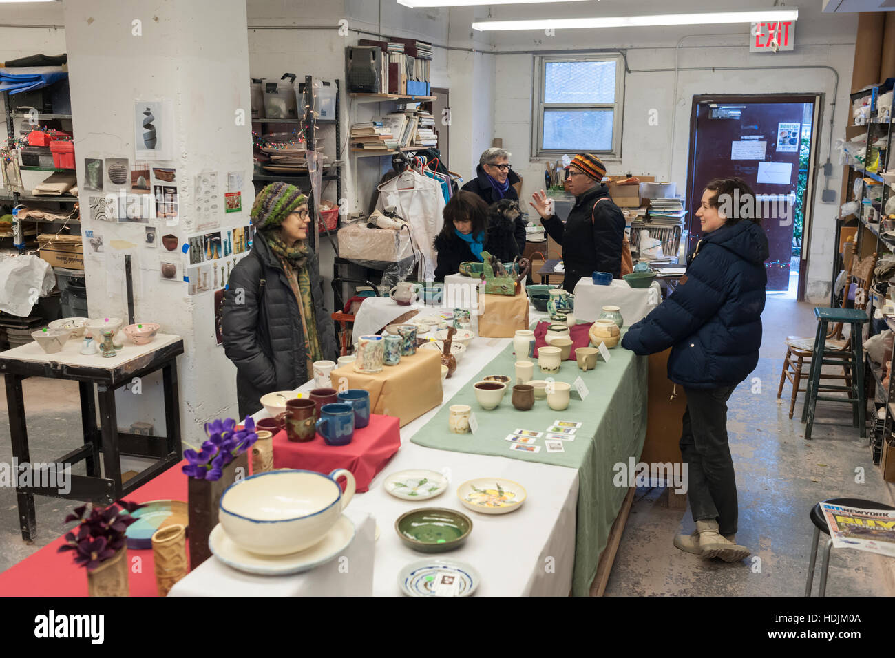 Chelsea pottery hi-res stock photography and images - Alamy