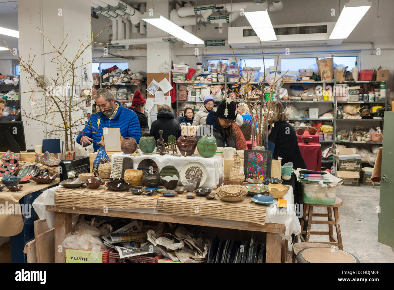 Chelsea pottery hi-res stock photography and images - Alamy