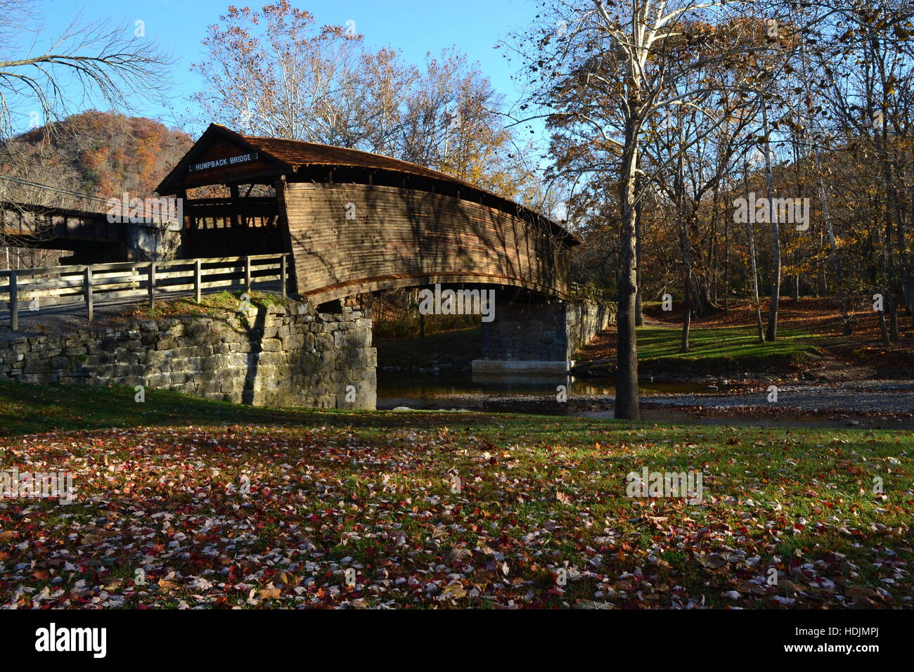 Humpback bridge hi-res stock photography and images - Alamy