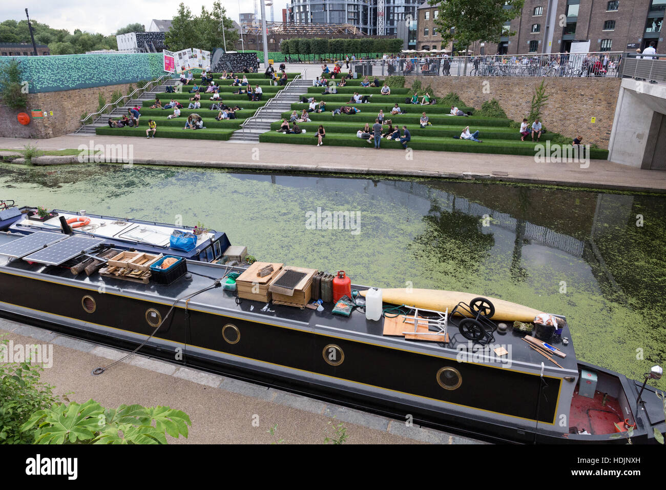 Kings cross canal sitting hi-res stock photography and images - Alamy