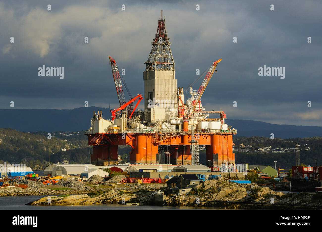 North sea offshore platform under hi-res stock photography and images ...