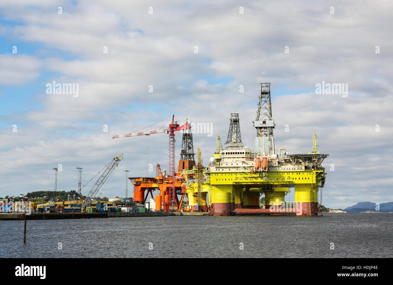 North sea offshore platform under hi-res stock photography and images ...