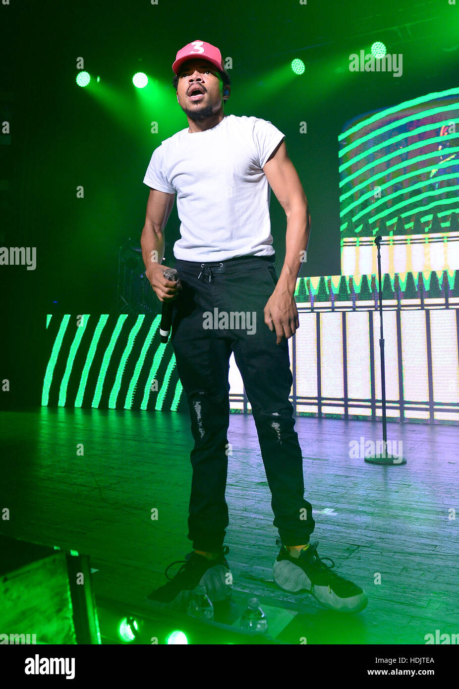 Chancellor Johnathan Bennett aka Chance The Rapper performing live ...