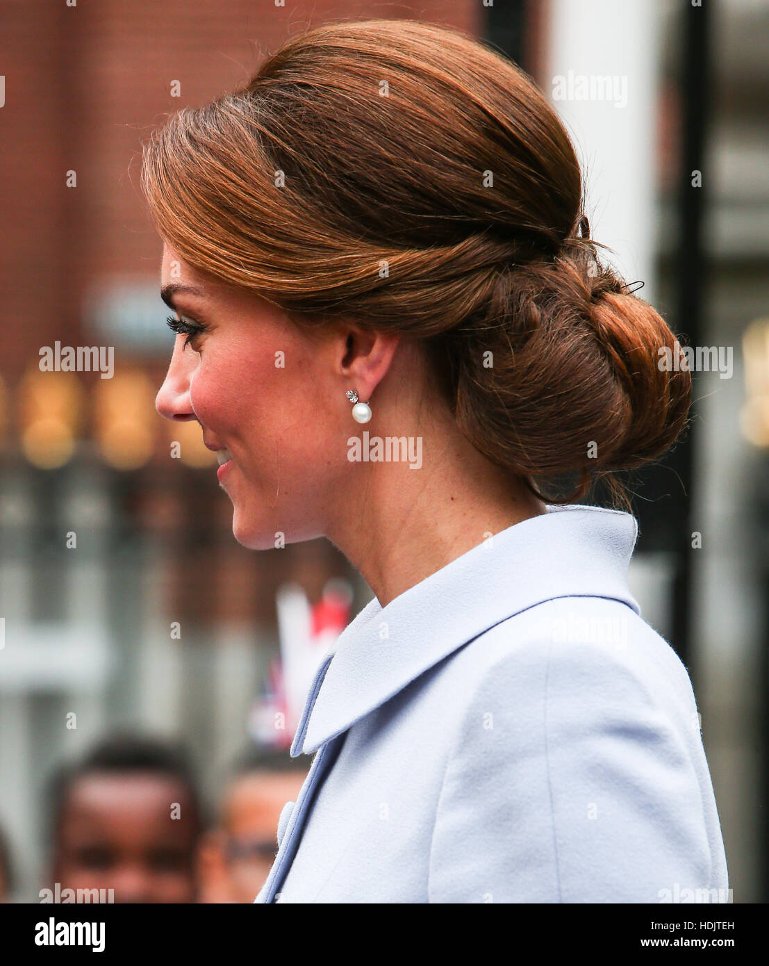 The Duchess of Cambridge arrives at the Mauritshuis to view the Vermeer ...
