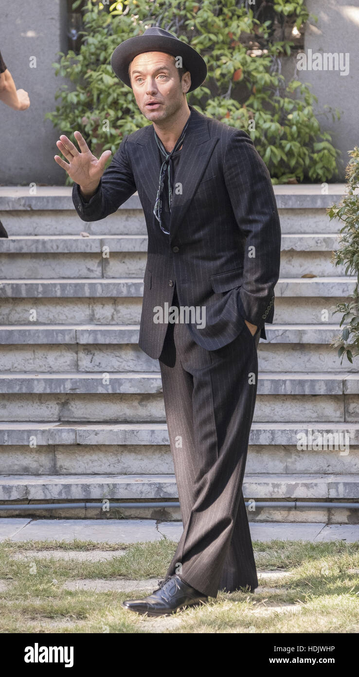 Jude Law attends Photocall for 'The Young Pope' in Madrid Featuring ...