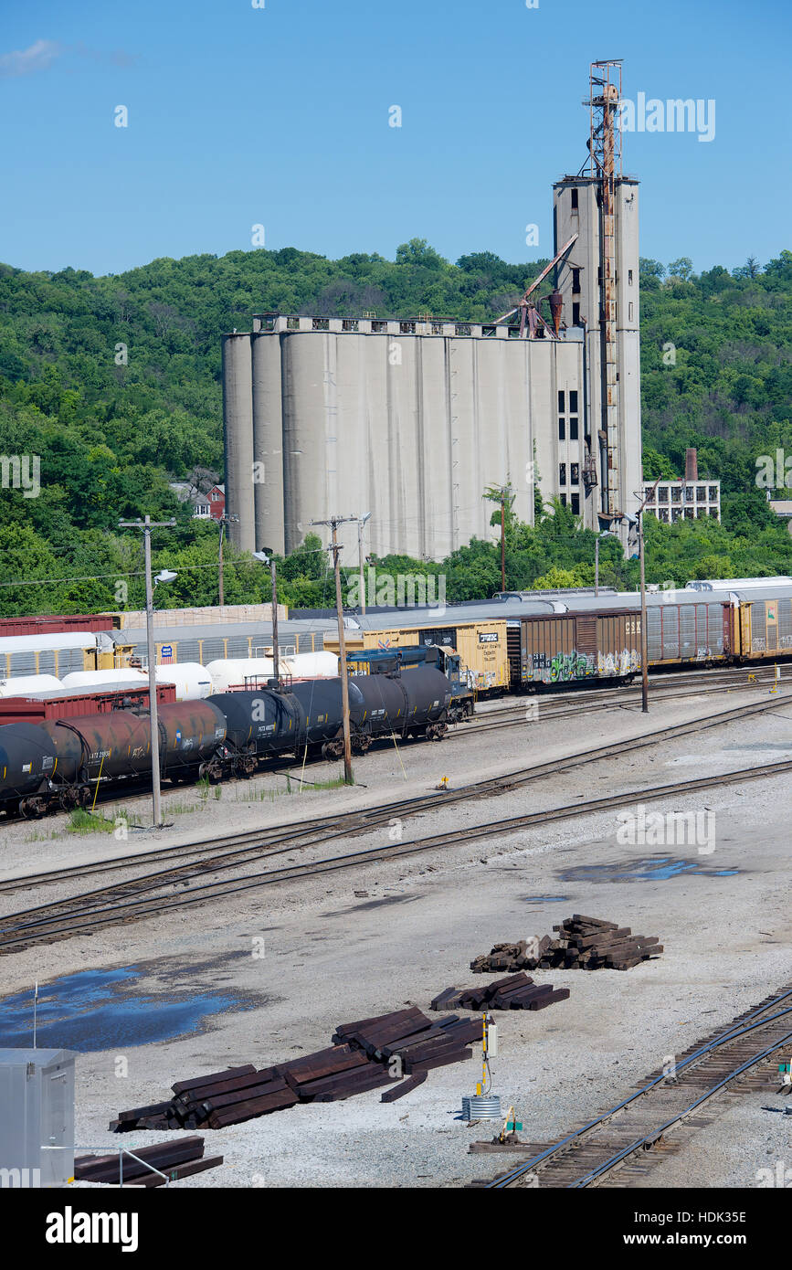 Csx railroad yard hi-res stock photography and images - Alamy