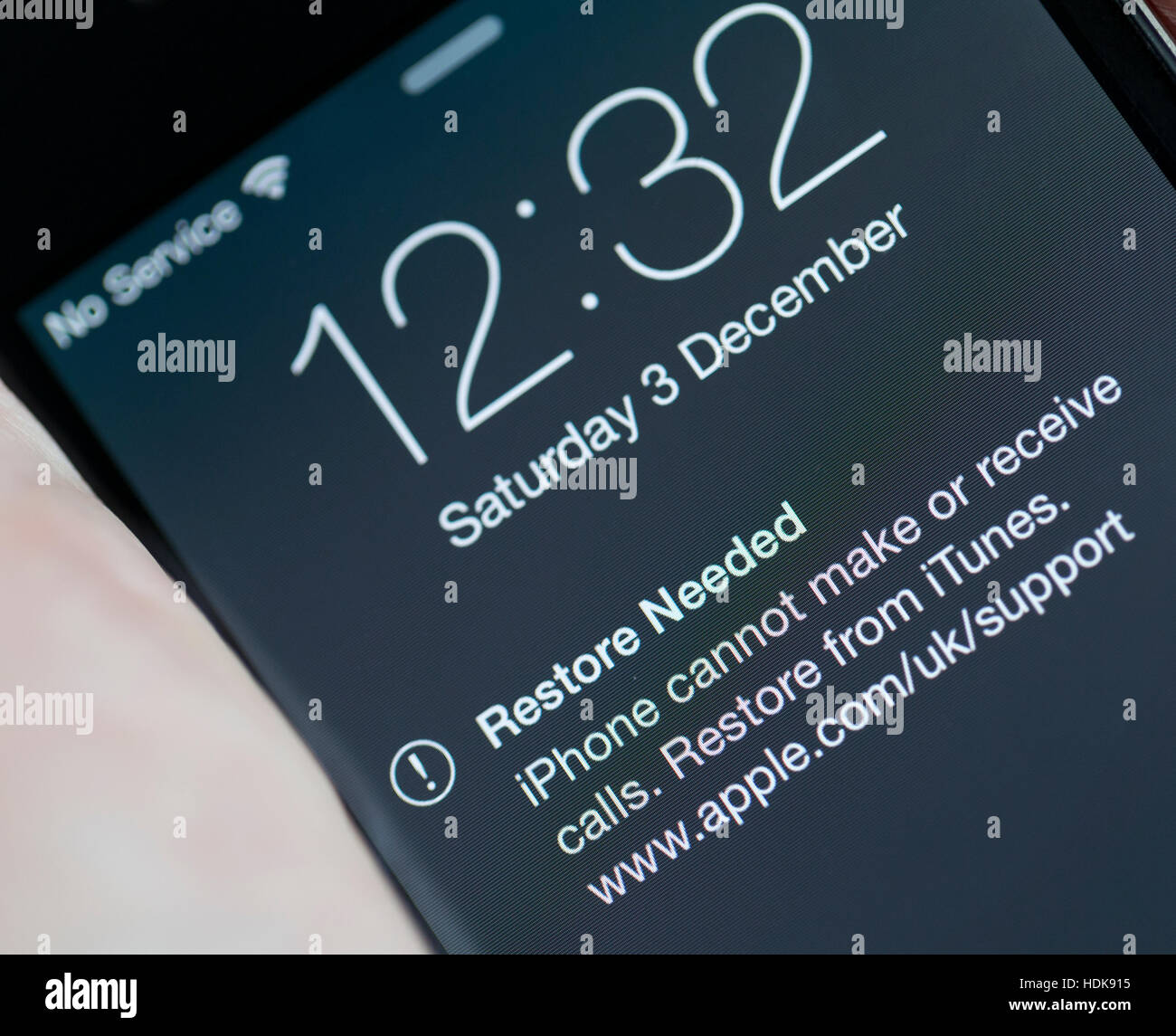 Broken Apple iPhone 4 with No Service and requiring a restore error ...