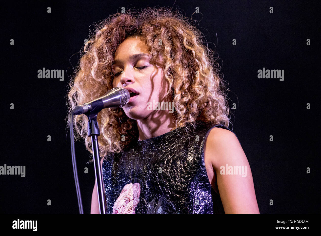 Izzy bizu hi-res stock photography and images - Alamy
