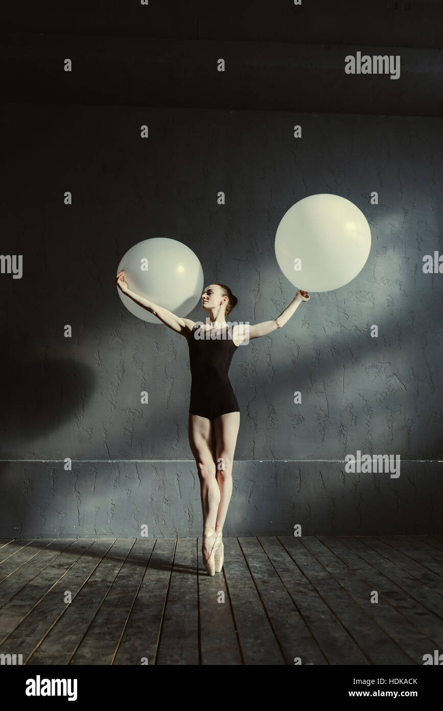 Gorgeous principal dancer demonstrating her talent to the audience ...
