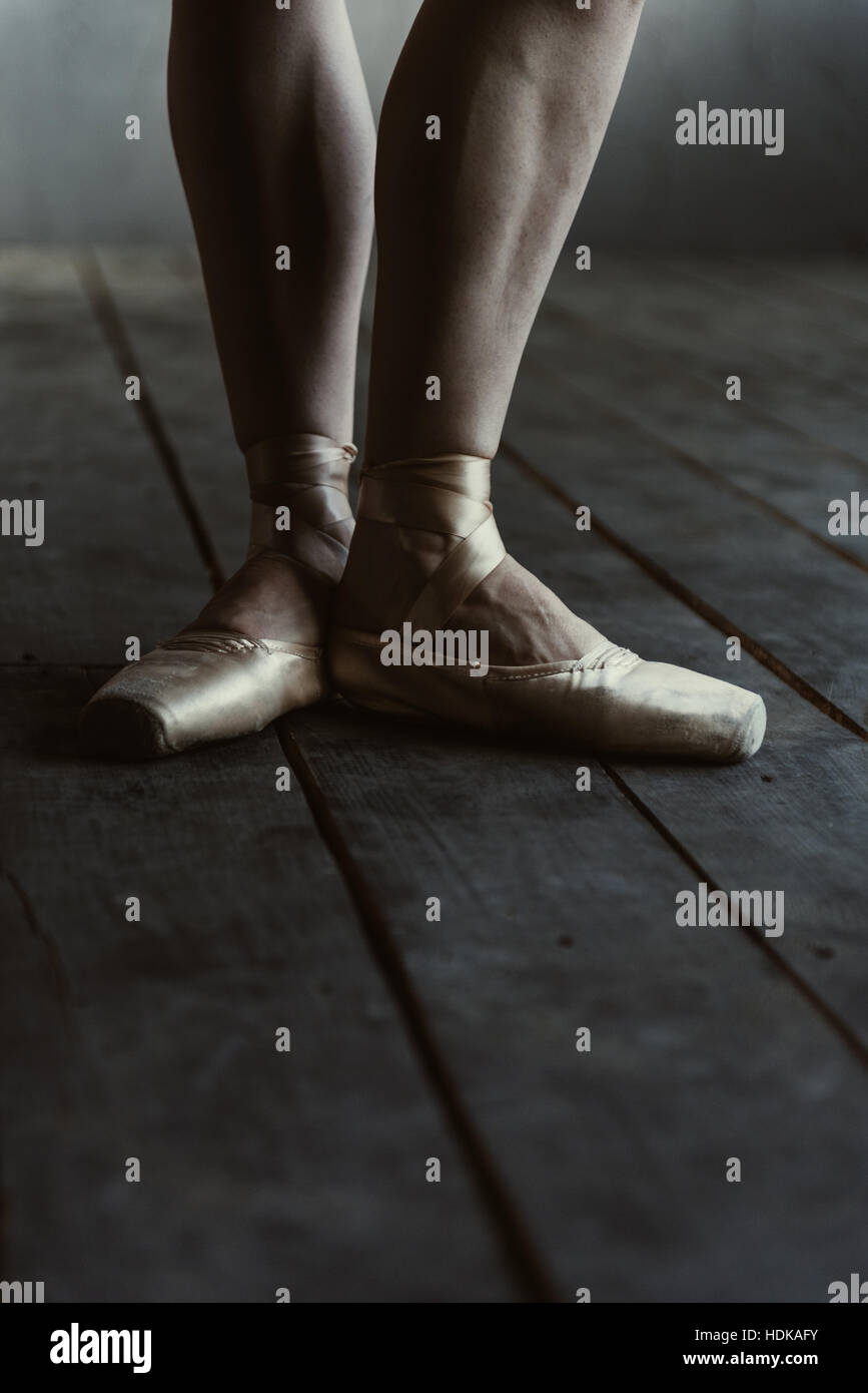 Dancer legs hi-res stock photography and images - Alamy