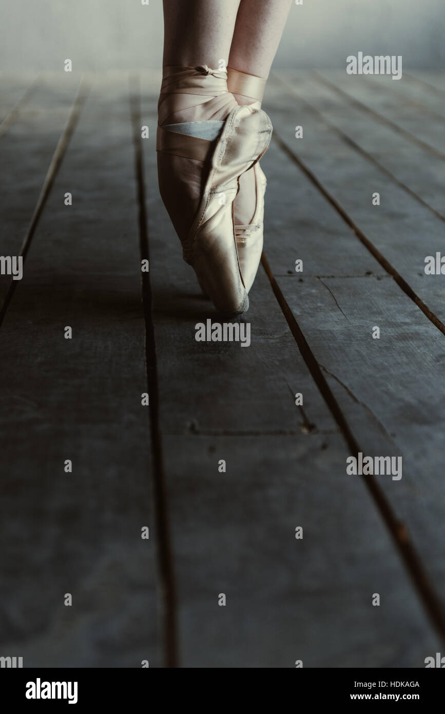 Ballet dancer performing on tiptoes in pointes Stock Photo - Alamy
