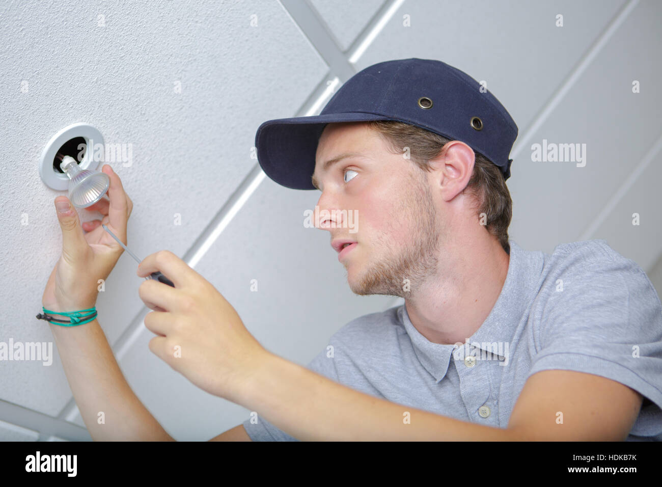 man changing a lightbulb Stock Photo - Alamy
