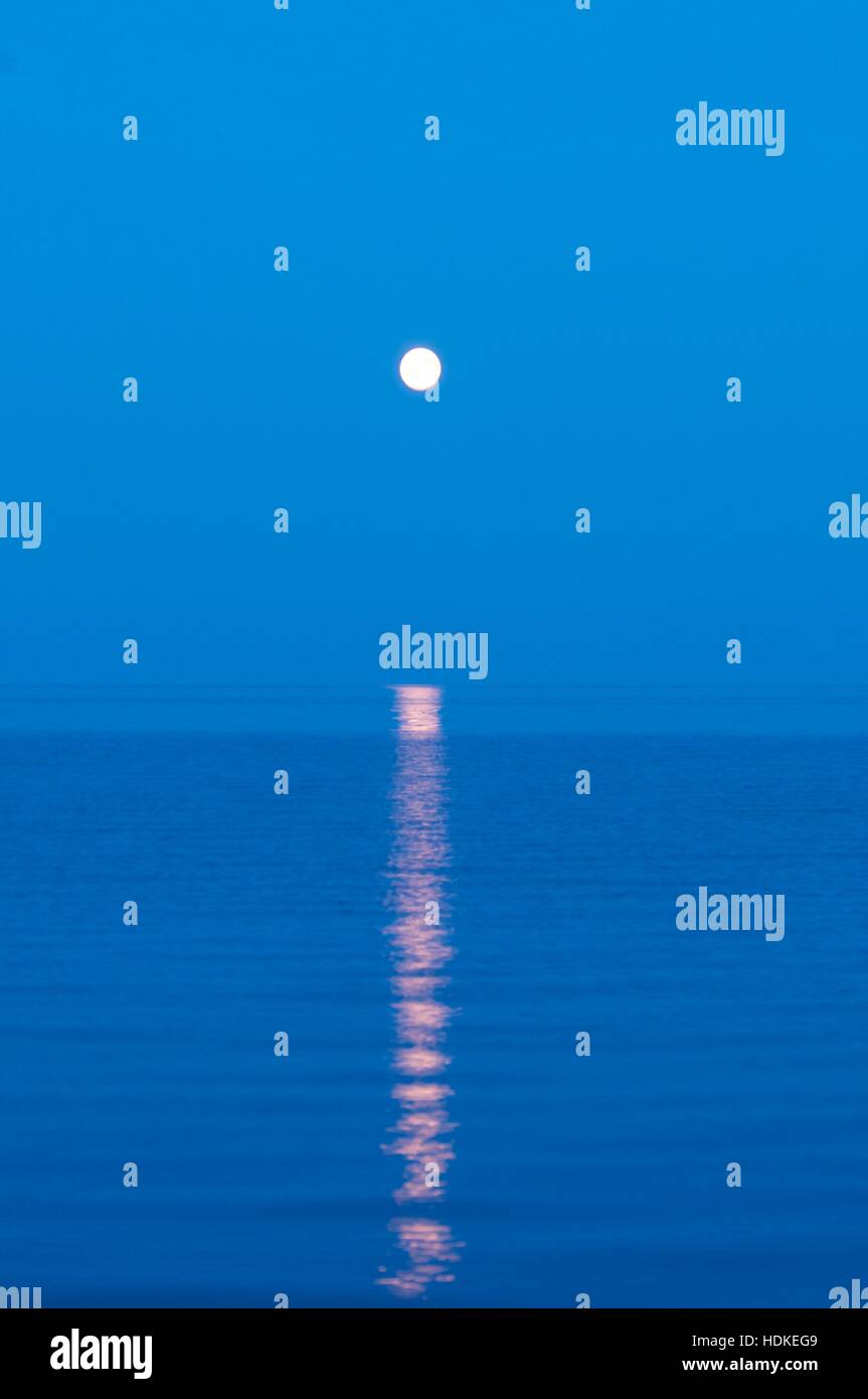 Moonrise over lake hi-res stock photography and images - Alamy