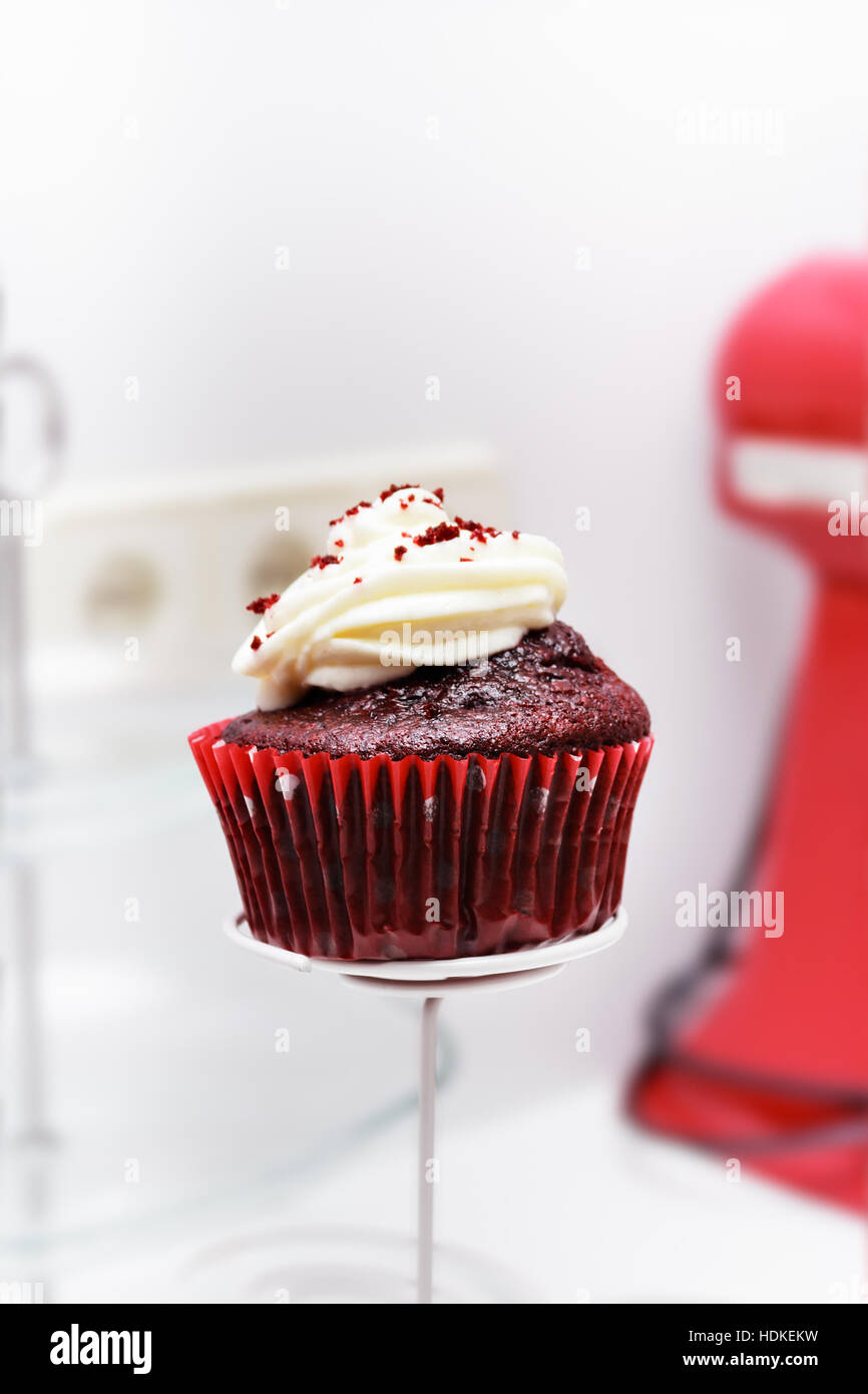 Red velvet cupcake on a professional bakery. Vertical image Stock Photo ...