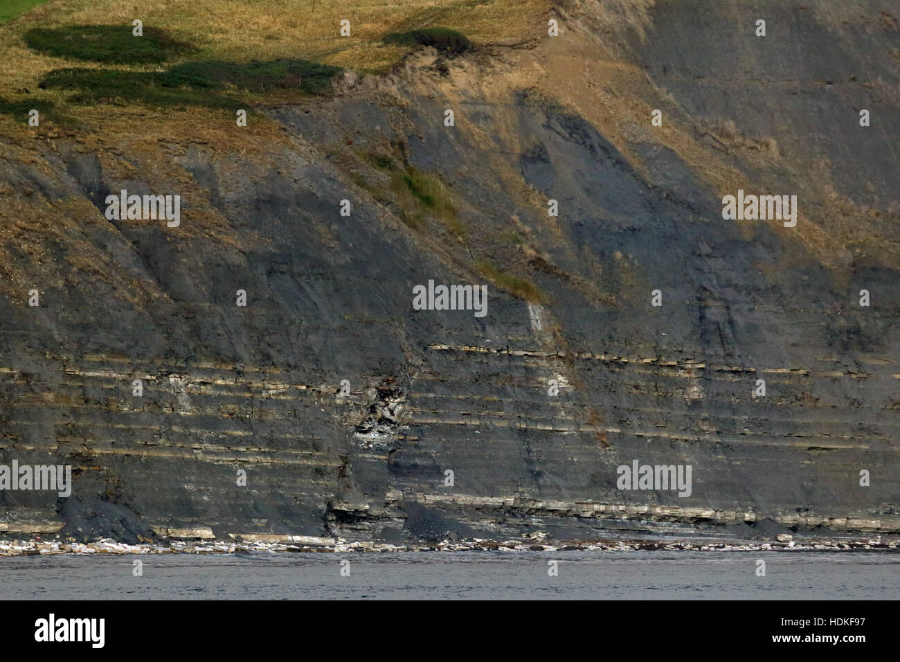 Kimmeridge bay oil shale cliffs hi-res stock photography and images - Alamy