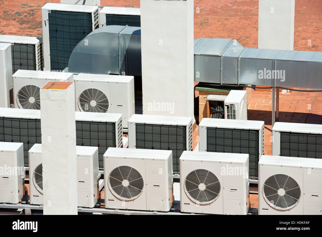 Airconditioner units hi-res stock photography and images - Alamy