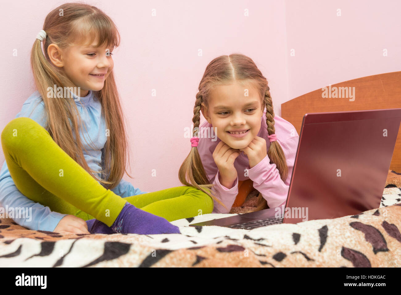 Two cartoon girls having fun hi-res stock photography and images - Alamy