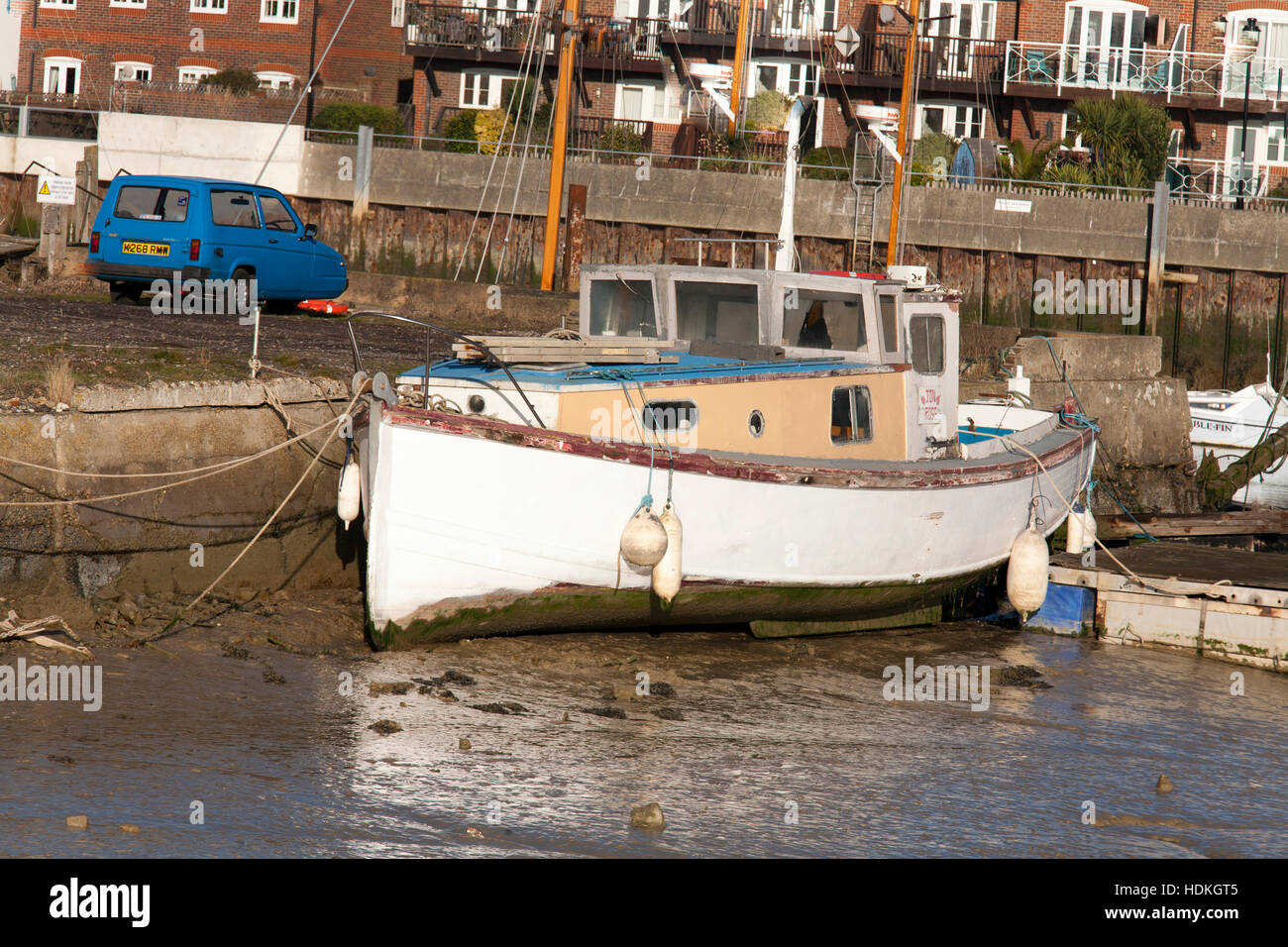 Old and rotting boats in the mud of the river Arun at Littlehampton ...