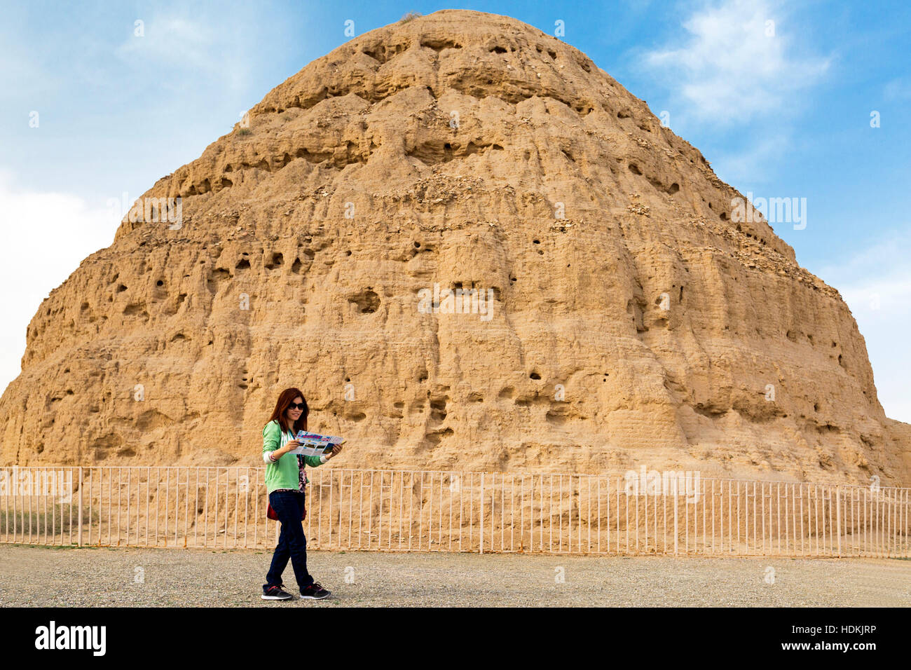 Chinese tourist reading a map at Western Xia Mausoleum, Yinchuan ...