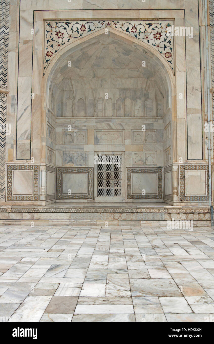 Taj mahal flower inlay hi-res stock photography and images - Alamy