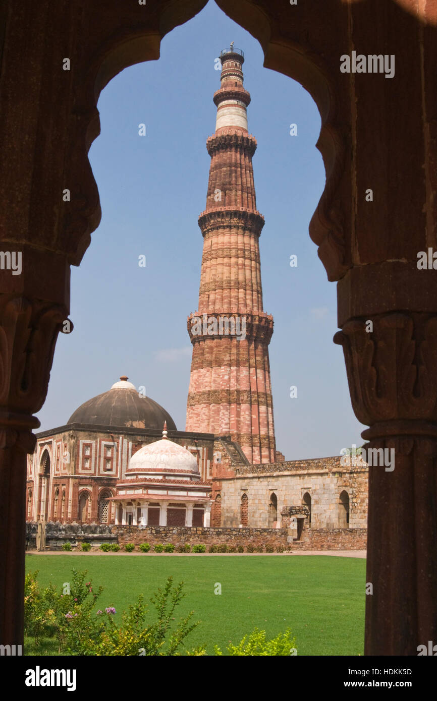 Mosque and minar symbol hi-res stock photography and images - Alamy