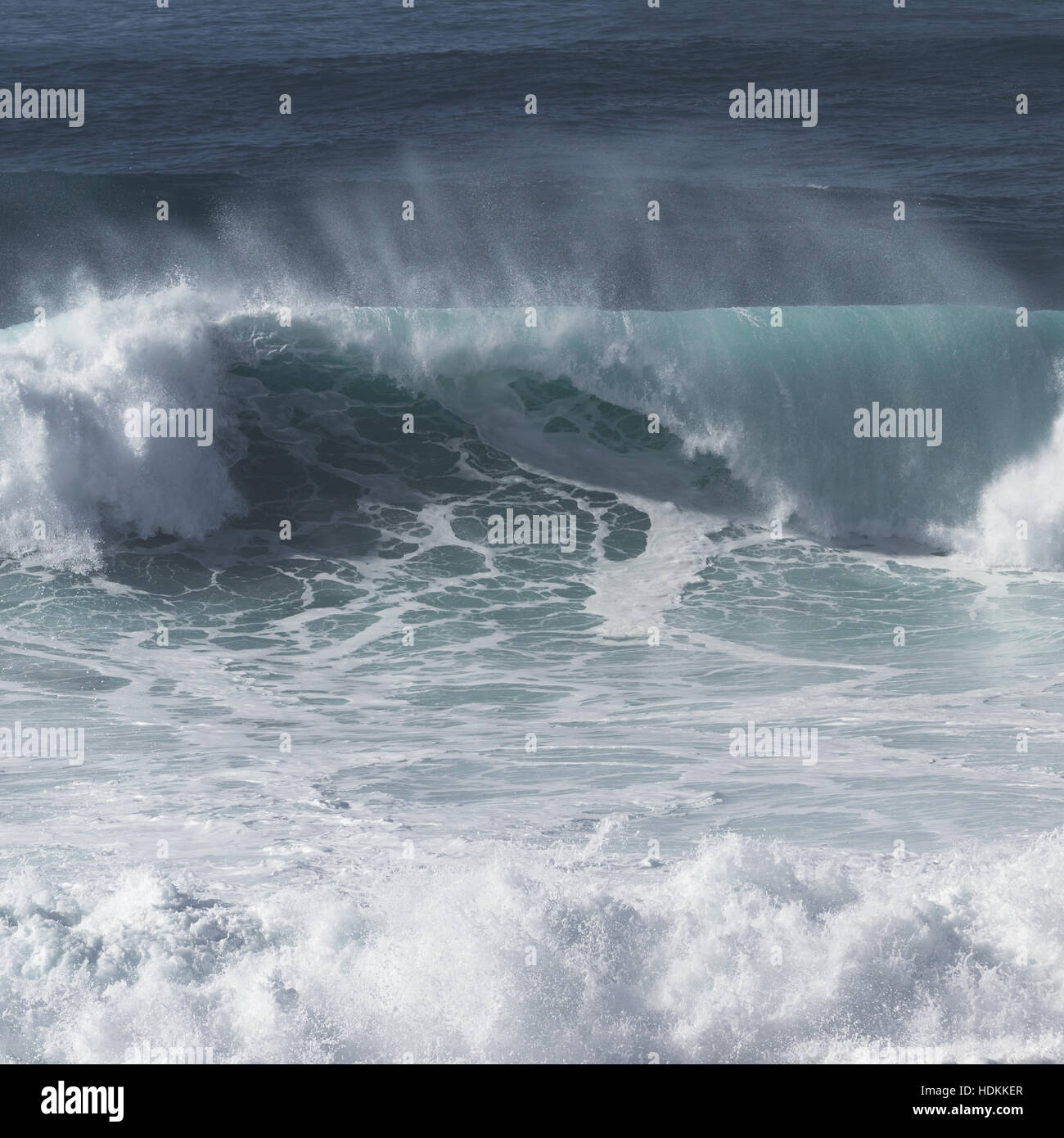 Wave folding hi-res stock photography and images - Alamy