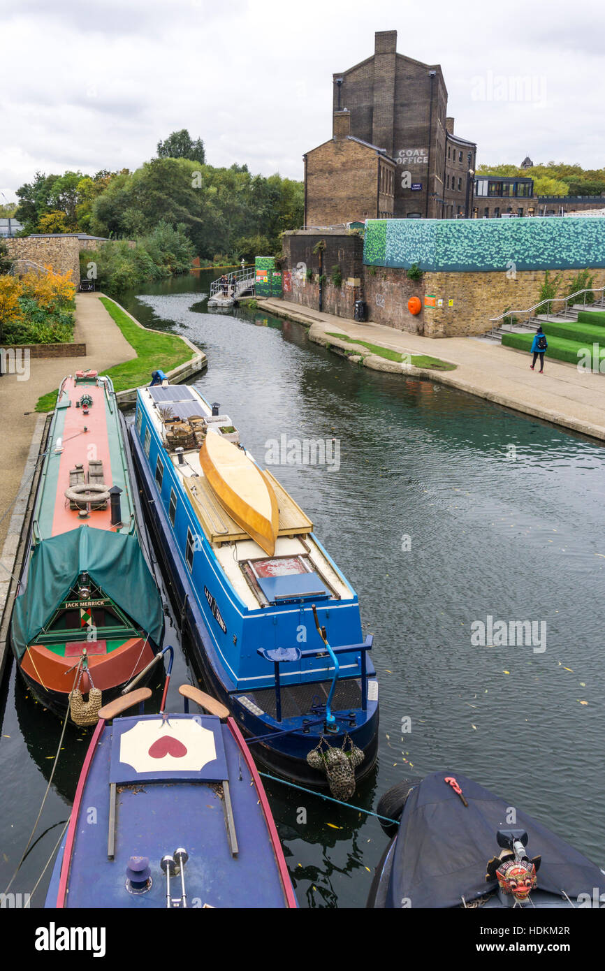 Narrow boats on the Regent's Canal at King's Cross, London Stock Photo ...