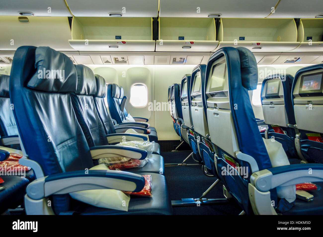 View of an empty passenger airplane cabin Stock Photo - Alamy