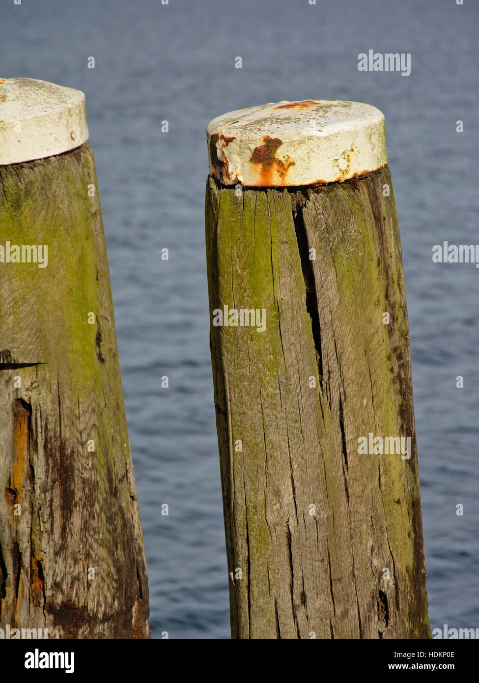 Cracked wooden pole hi-res stock photography and images - Alamy