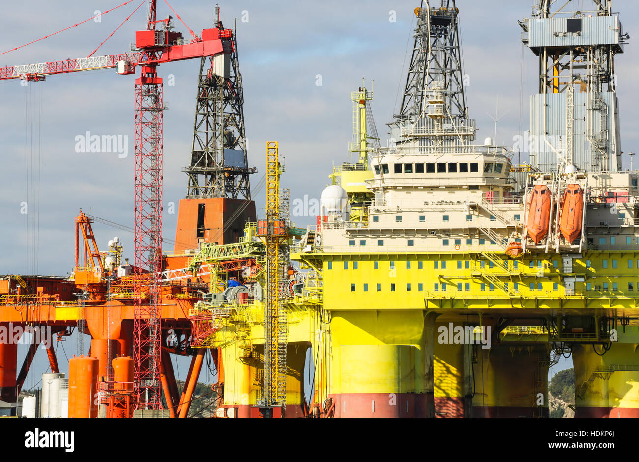 North sea offshore platform under hi-res stock photography and images ...