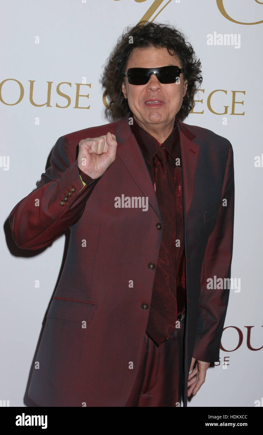Singer Ronnie Milsap poses for photographers at a fundraiser in Beverly ...