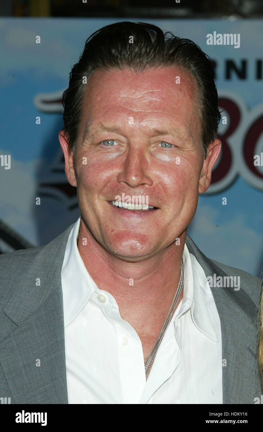 Robert Patrick arrives at the premiere of Touchstone Pictures' "Mr ...