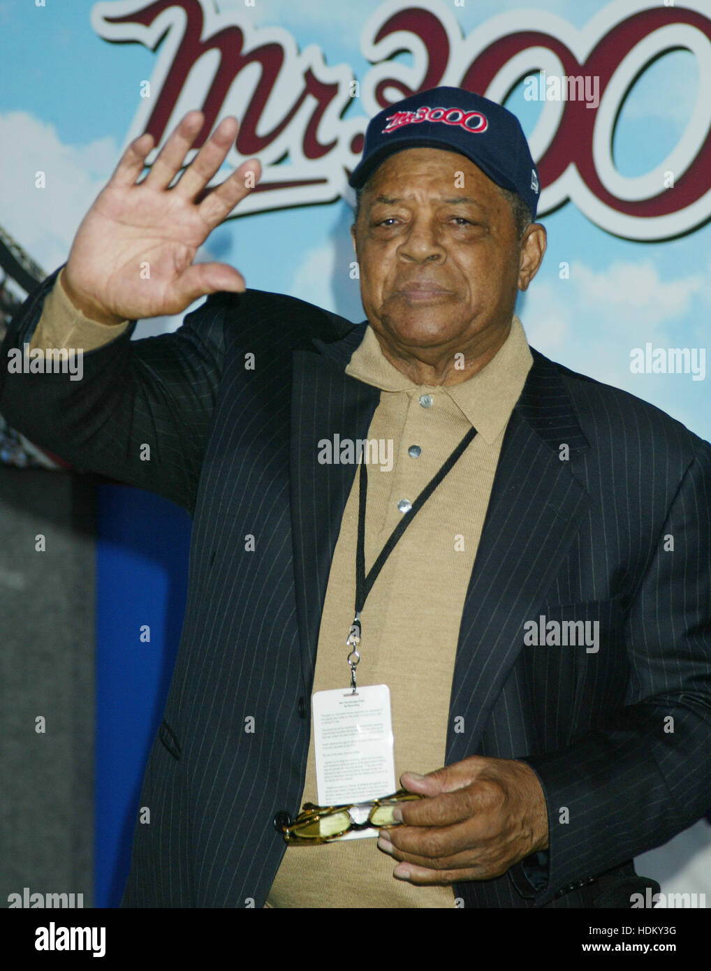 Baseball legend Willie Mayst poses for photographers at the film ...