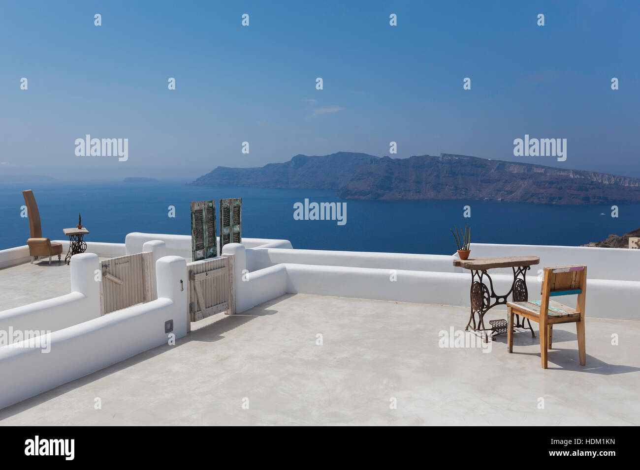 Empty terrace hi-res stock photography and images - Alamy