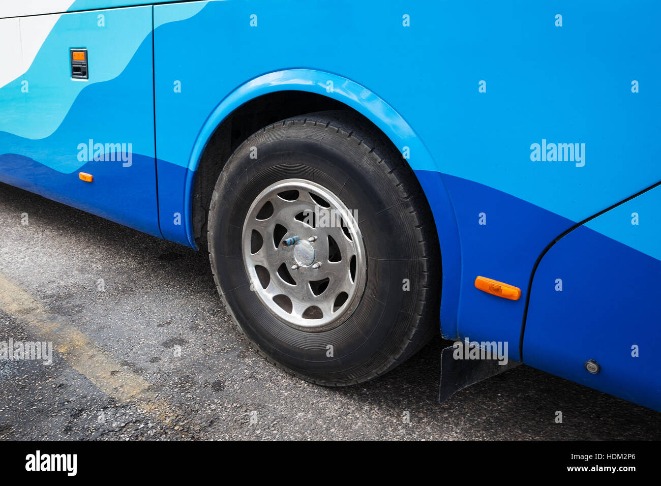 shuttle wheel on the asphalt road Stock Photo - Alamy